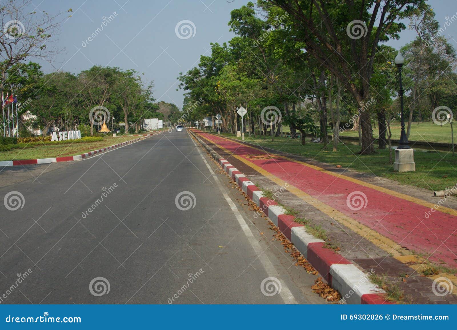 53,047 Street Footpath Photos - Free & Royalty-Free Stock Photos from ...