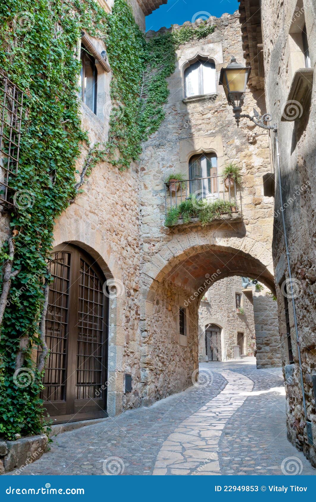 Street in Peratallada, Spain Stock Image - Image of arch, pavement ...