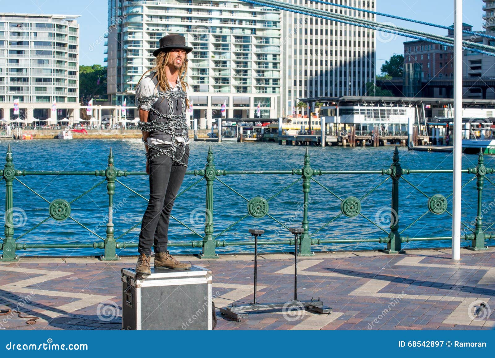 Street Performance Artist editorial photography. Image of independent ...