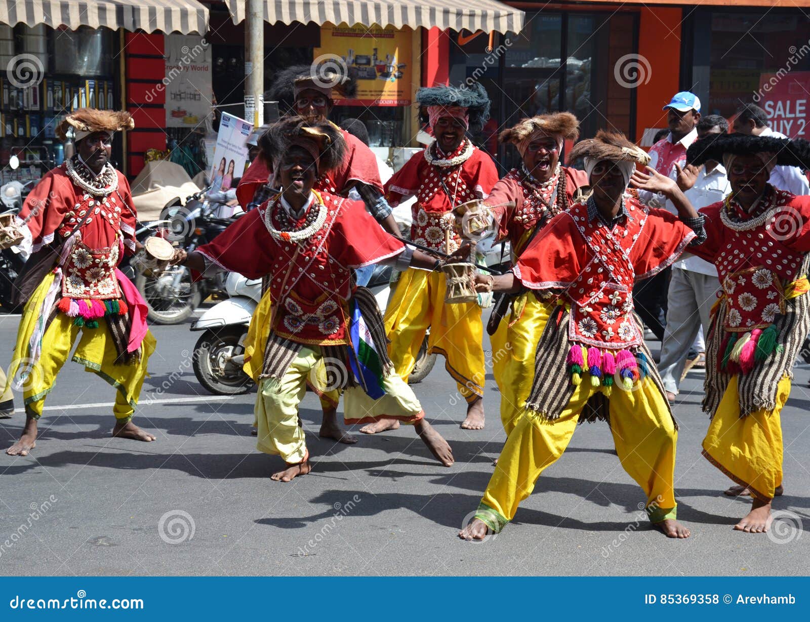 Street Performance in India Editorial Stock Photo - Image of journalism ...