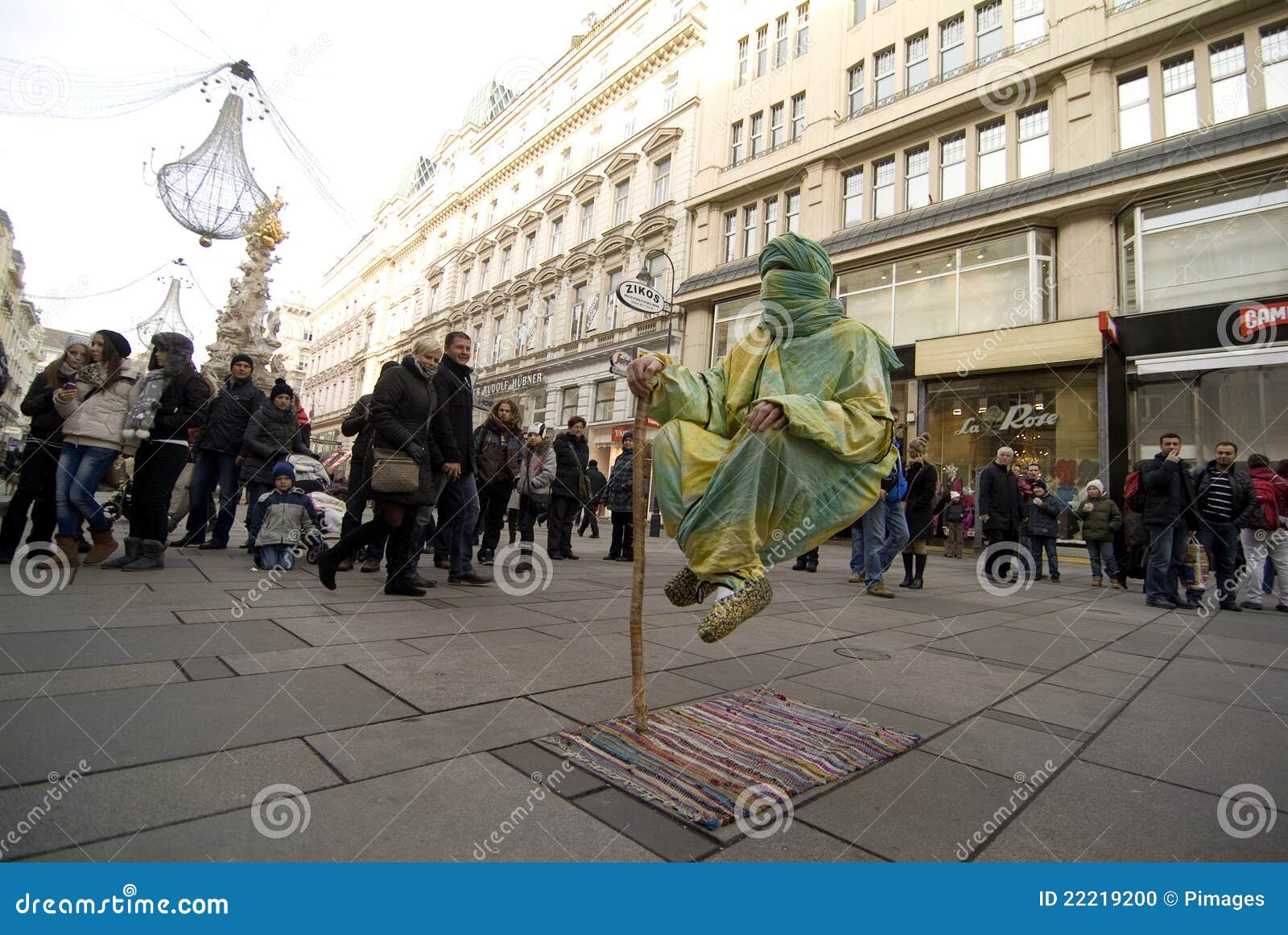 Street performer editorial image. Image of busker, flotation - 22219200