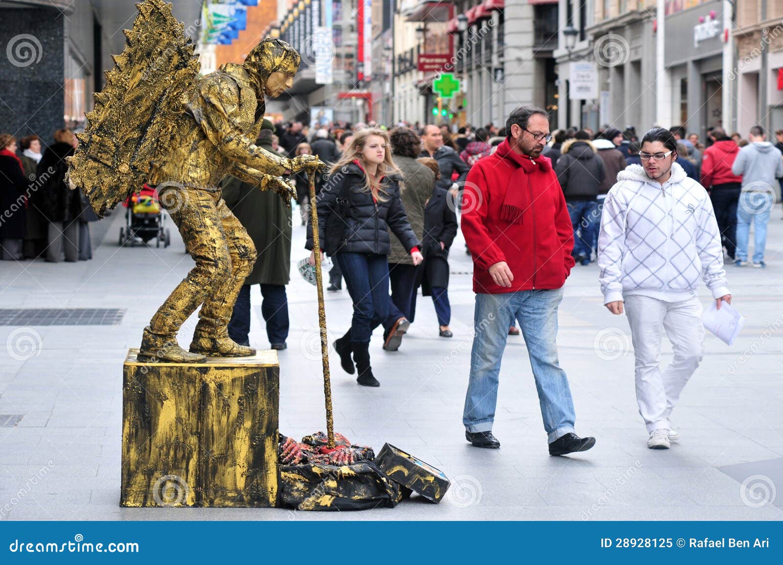 Street Performer in Madrid Spain Editorial Image - Image of area ...