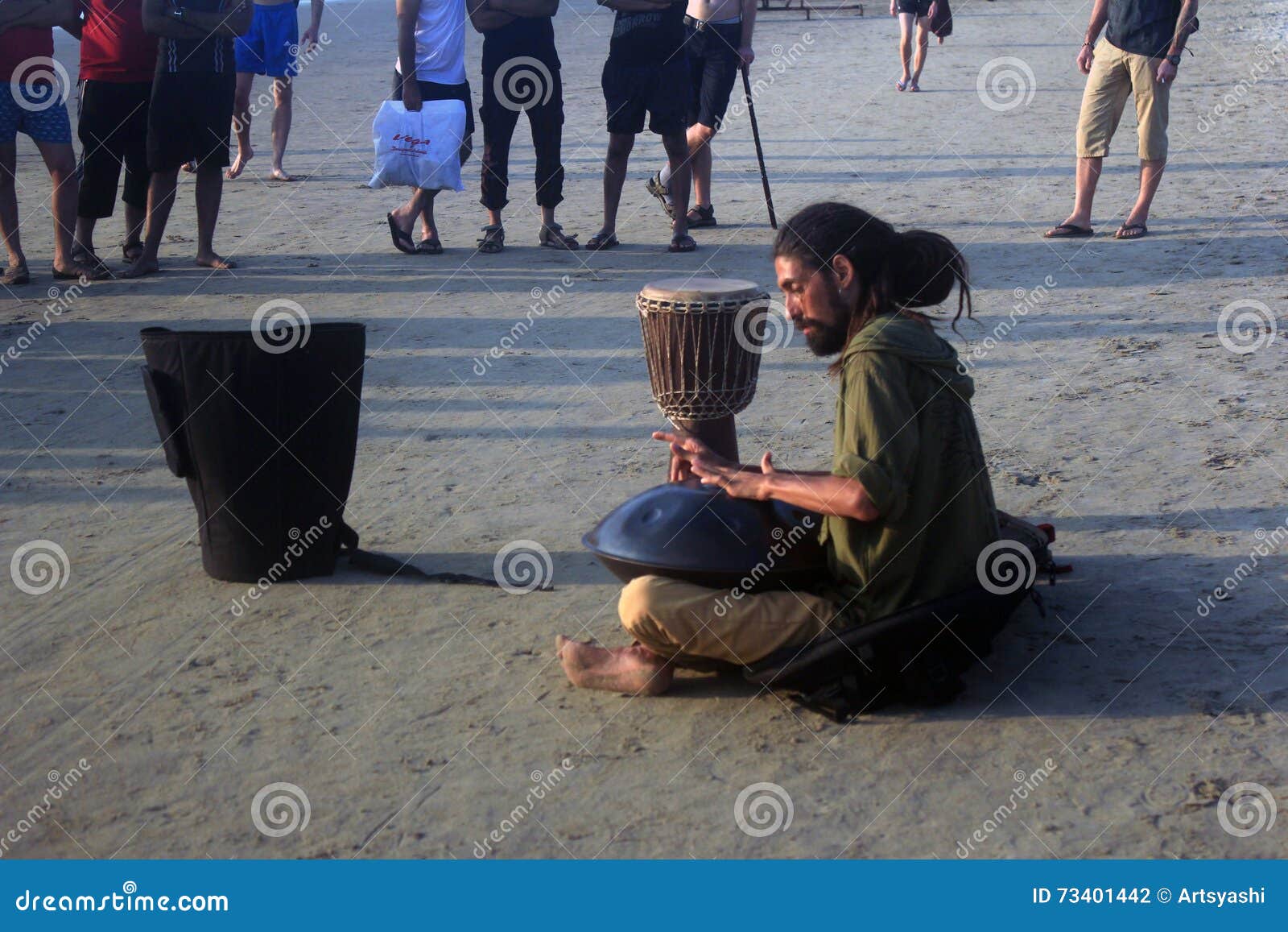 Street Performer editorial photography. Image of tenerife - 73401442