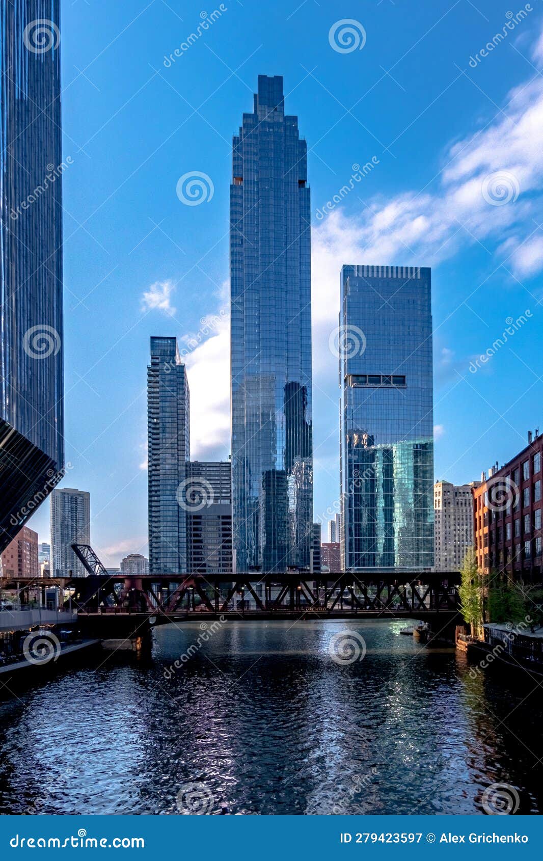 Street and Riverview Scenes in Downtown Chicago Stock Image - Image of ...