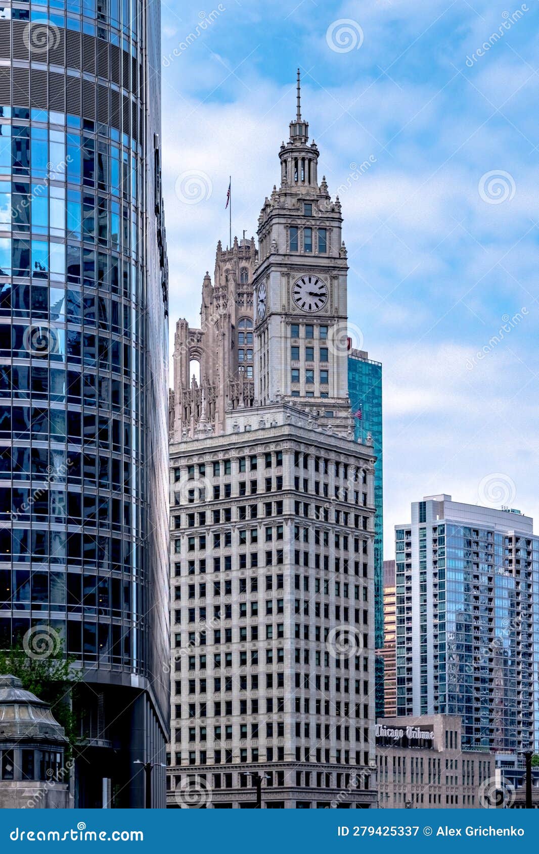 Street and Riverview Scenes in Downtown Chicago Editorial Photography ...