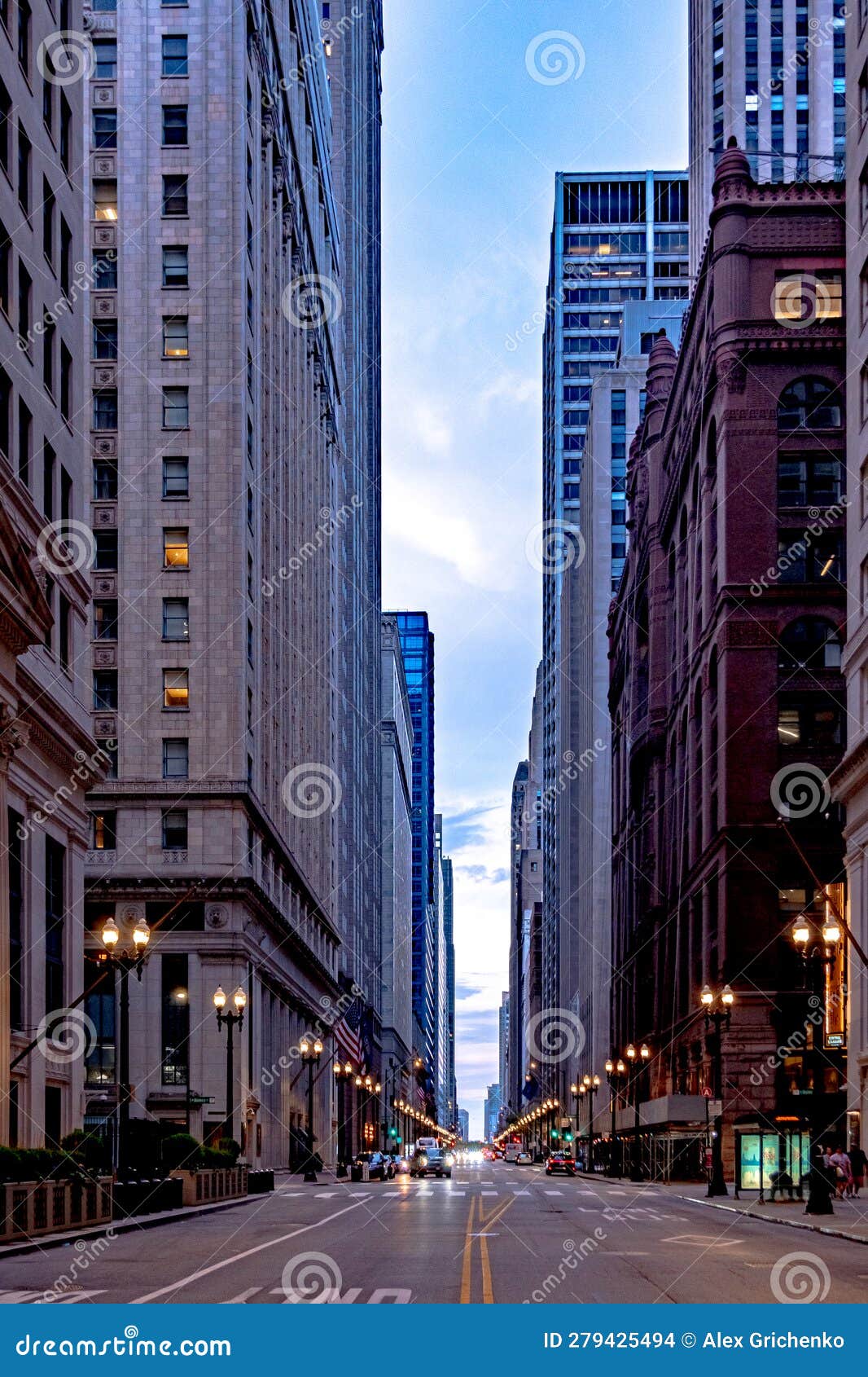 Street and Riverview Scenes in Downtown Chicago Editorial Stock Image ...