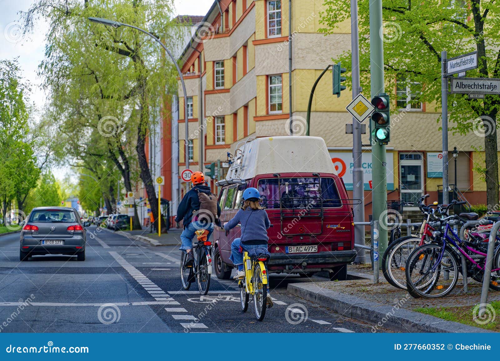 Street Scene with a Cycleway in Downtown Berlin Editorial Photography ...