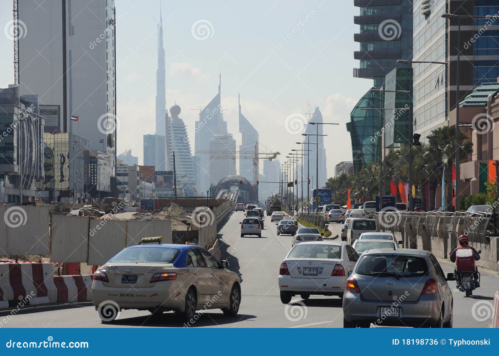 Street scene in Dubai city editorial photo. Image of traffic - 18198736