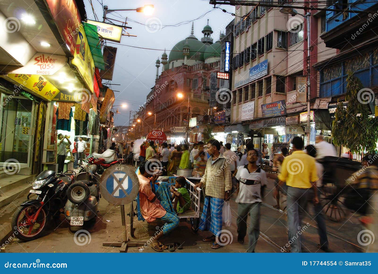 Street scene of Kolkata editorial stock image. Image of goods - 17744554