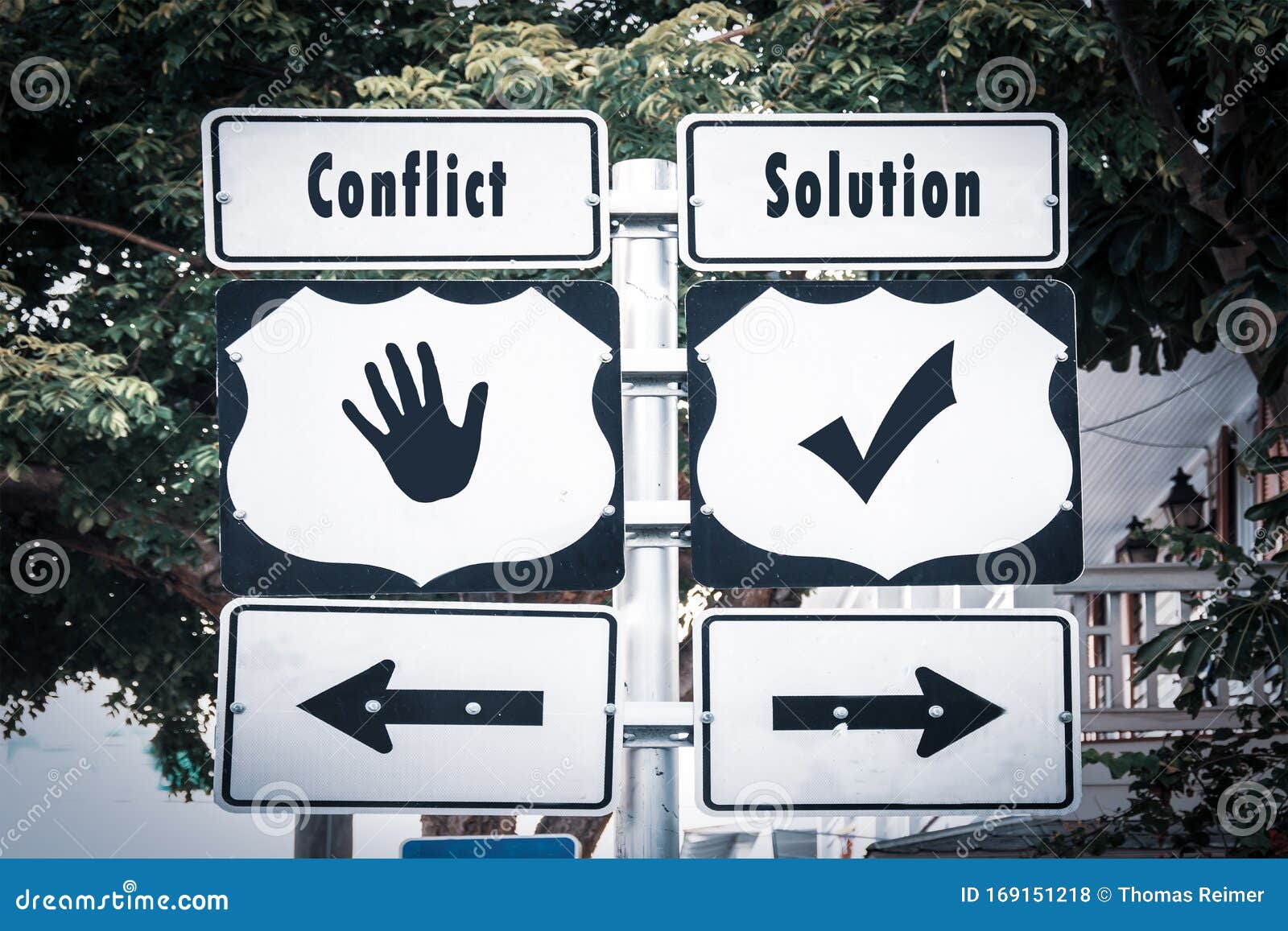 Street Sign Solution Versus Conflict Stockfoto - Bild von lösung ...