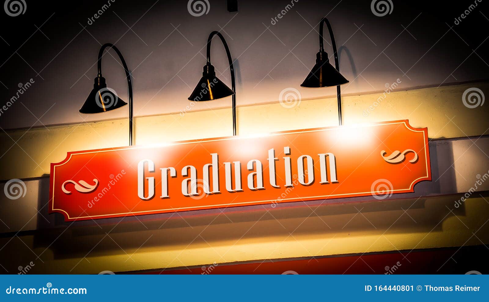Street Sign to Graduation stockbild. Bild von zeichen - 164440801
