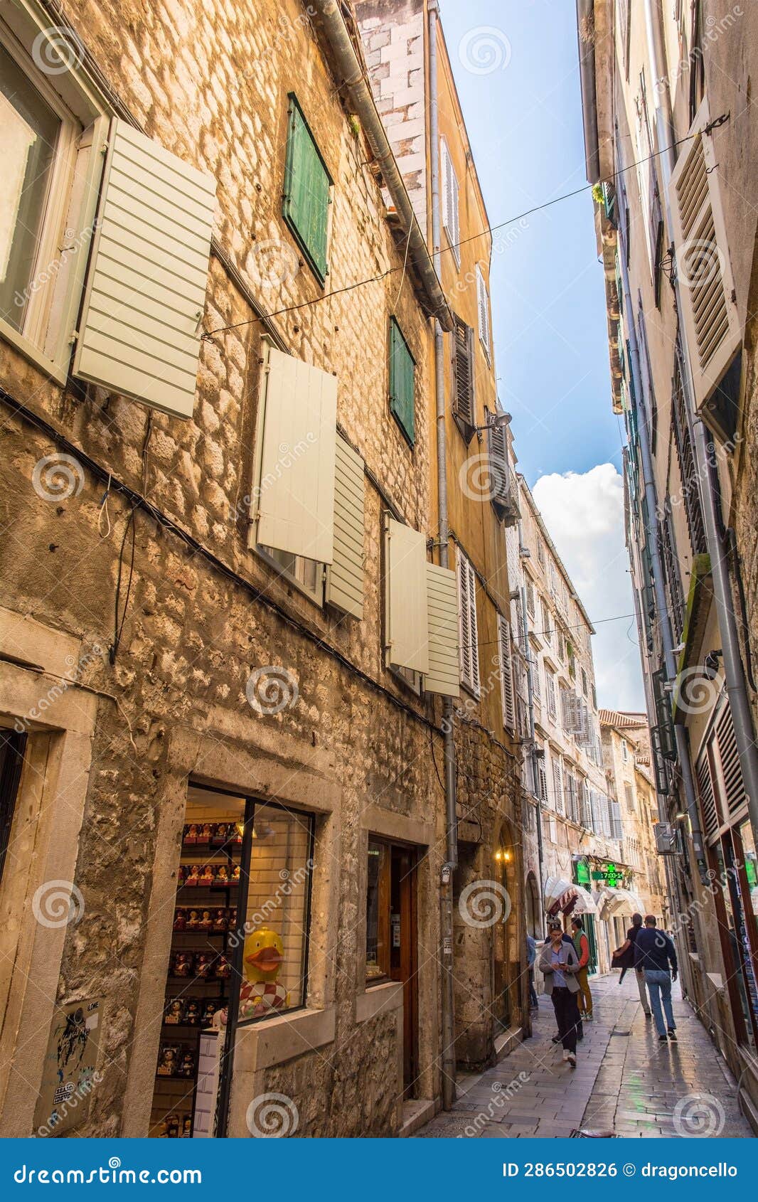 Street in Split, Croatia editorial photo. Image of city - 286502826