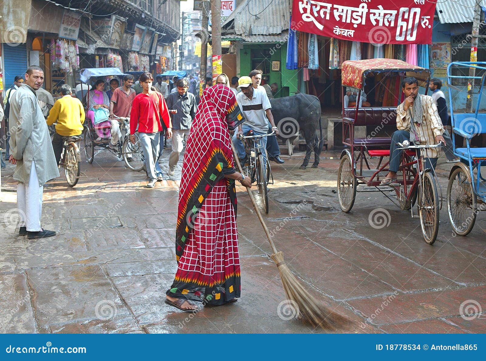 Street sweeper in Mathura editorial stock image. Image of hinduist ...