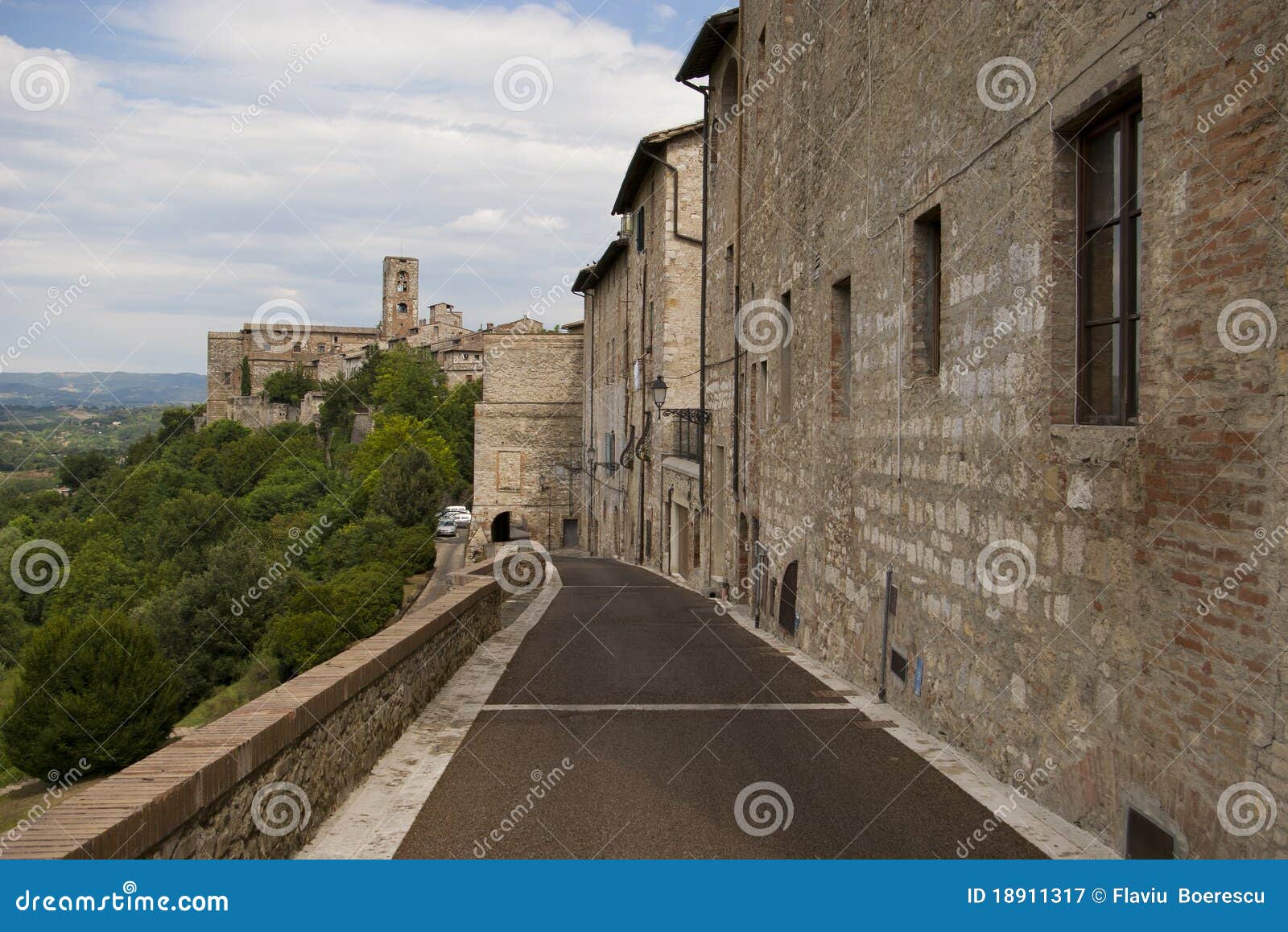 Street in Tuscany old town stock image. Image of summer - 18911317