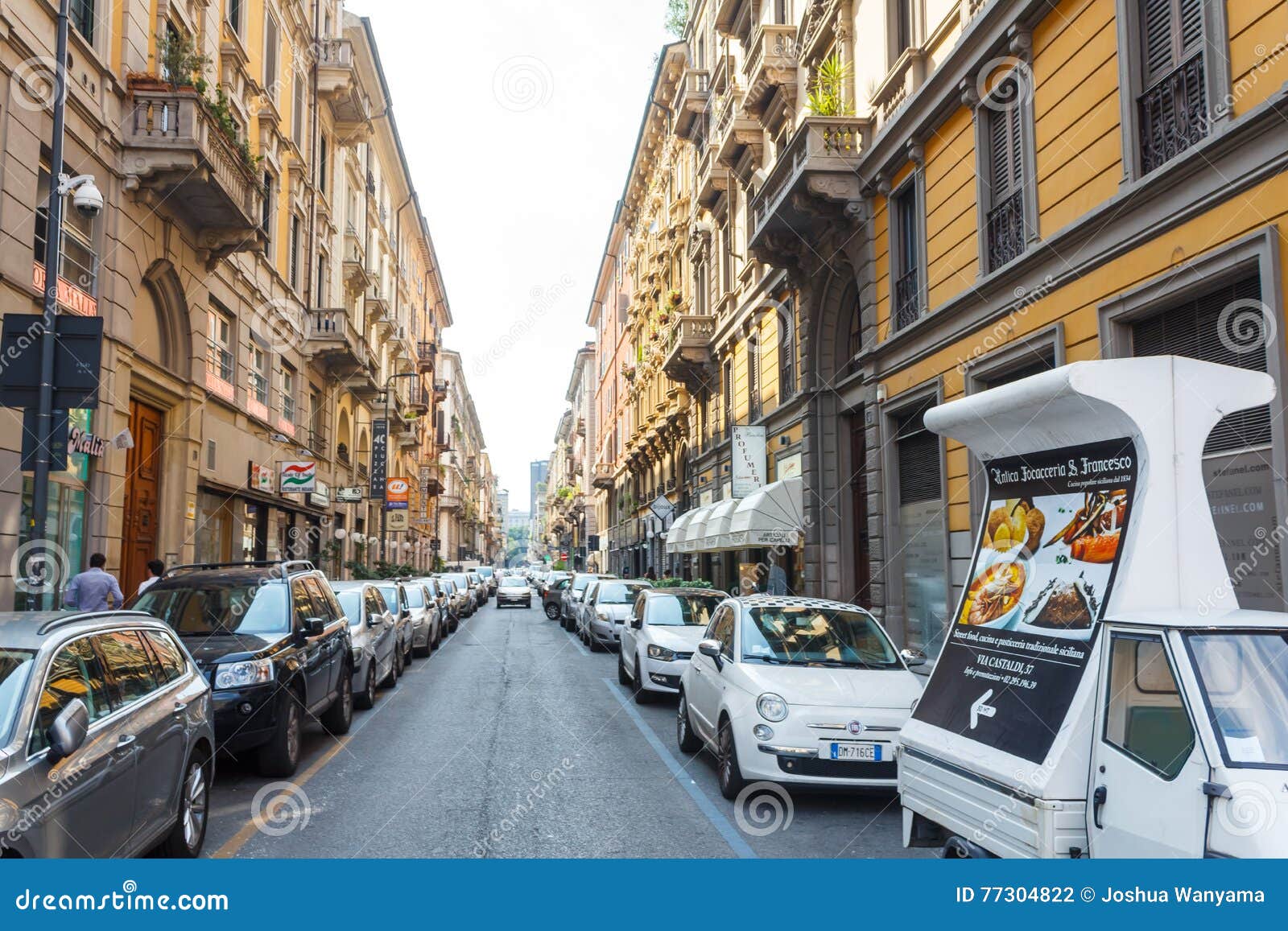 Street view, Milan editorial photography. Image of vehicles - 77304822