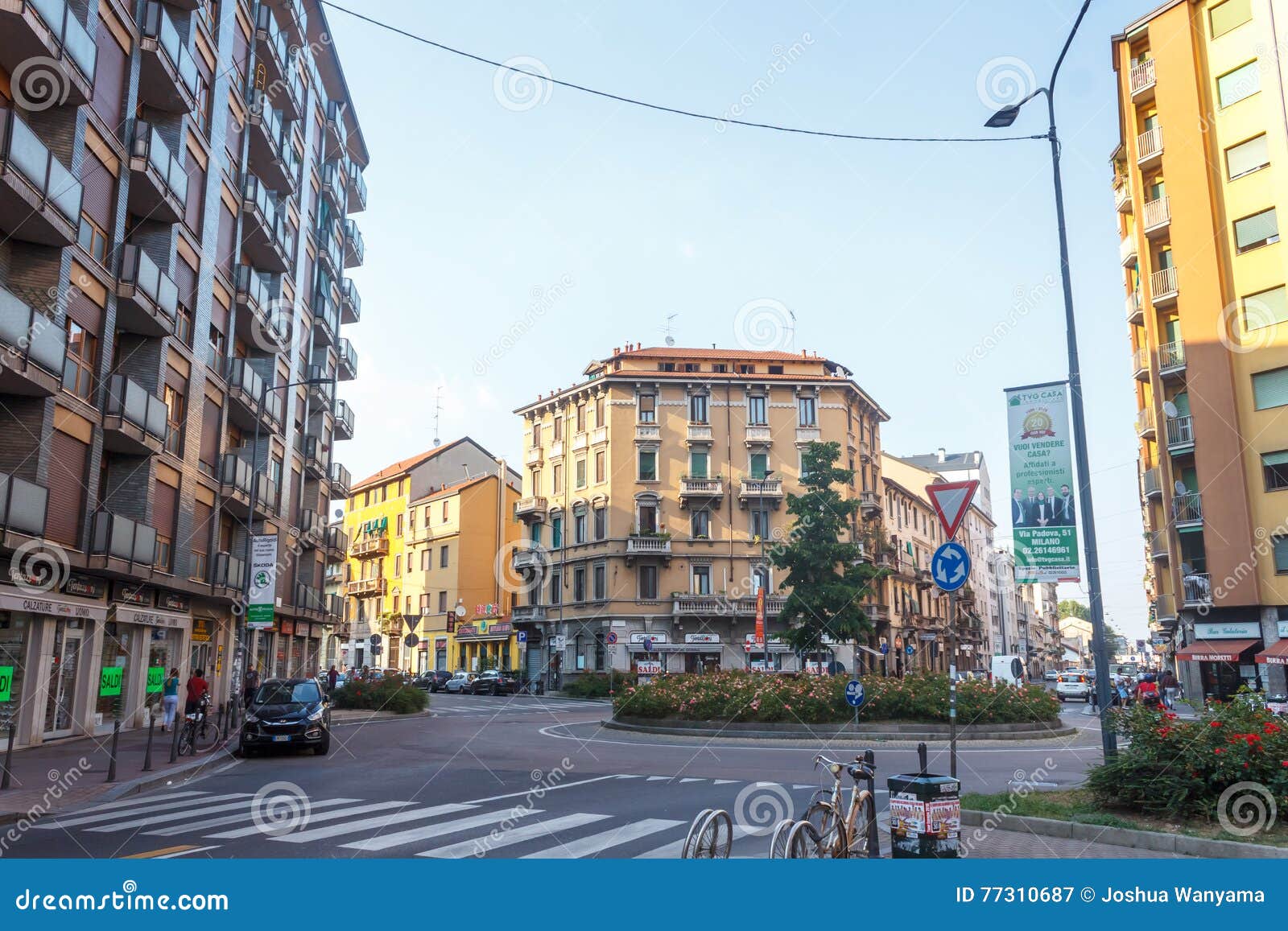 Street view, Milan editorial photography. Image of vehicle - 77310687