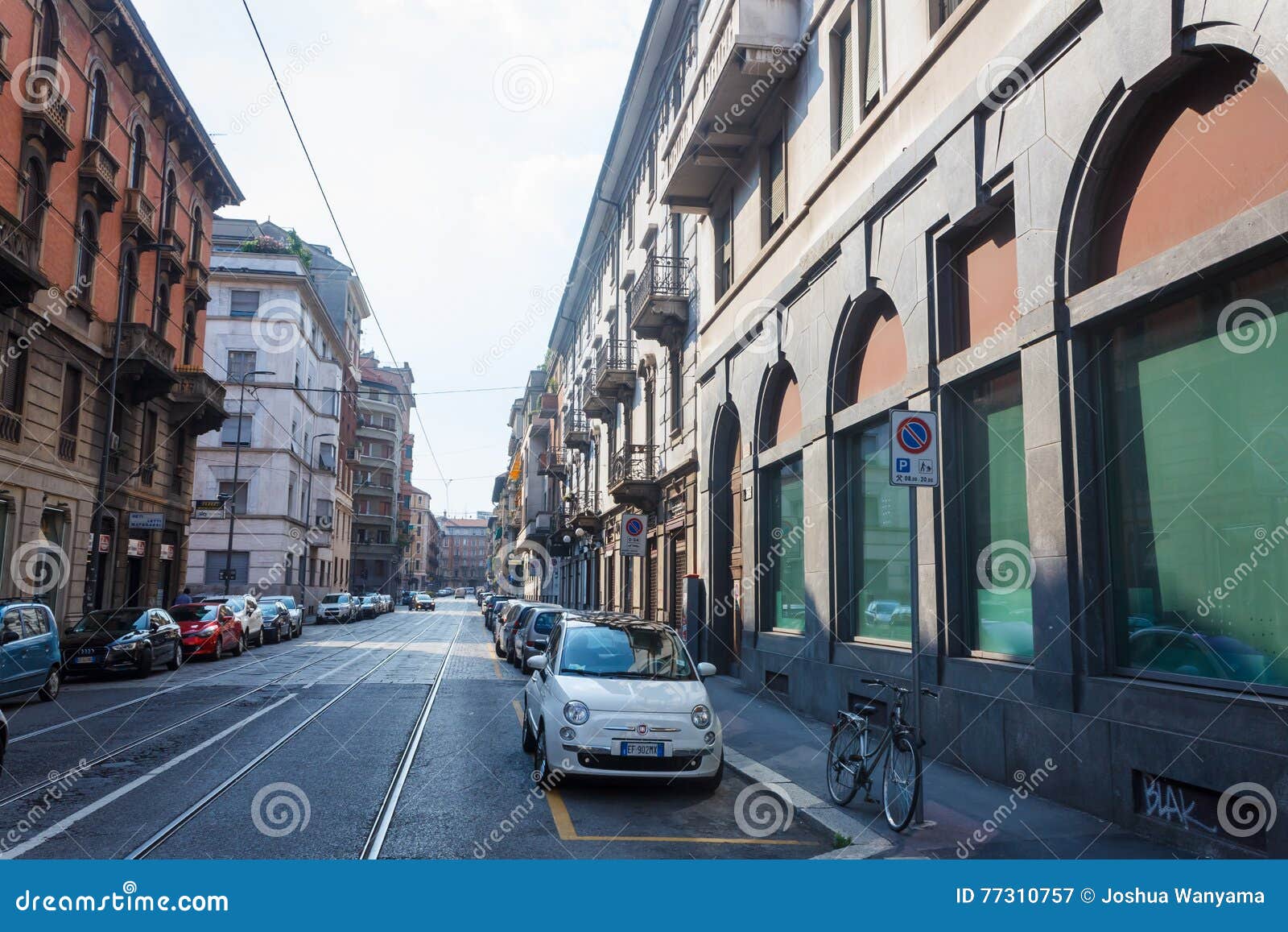 Street view, Milan editorial photography. Image of milano - 77310757