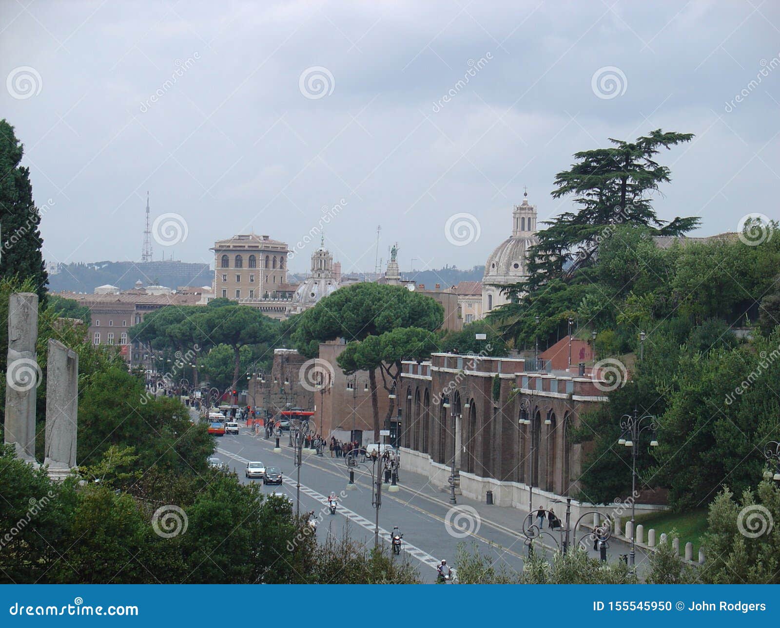 Street View of Rome Featuring St Peters Basilica Editorial Image ...