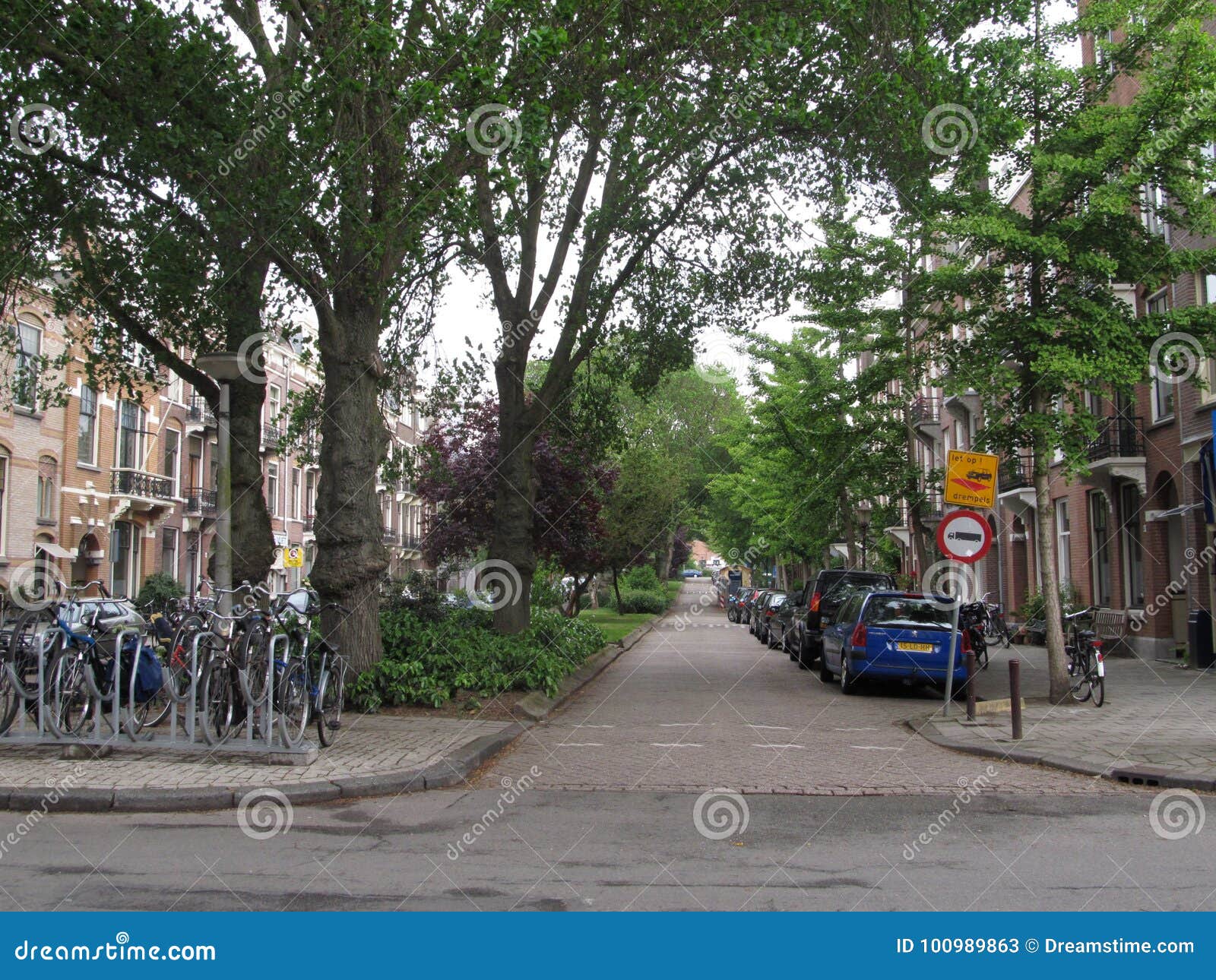 Side Street in Amsterdam editorial stock photo. Image of people - 100989863
