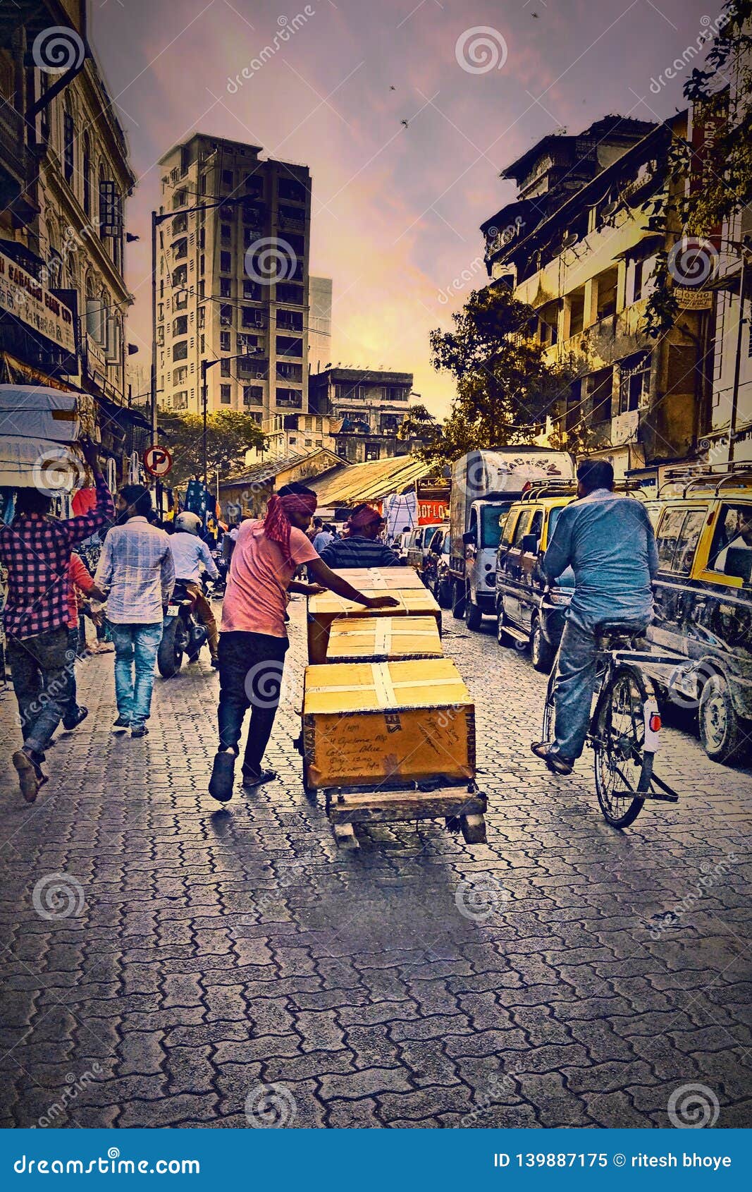 Street editorial image. Image of street, worker, pooling - 139887175