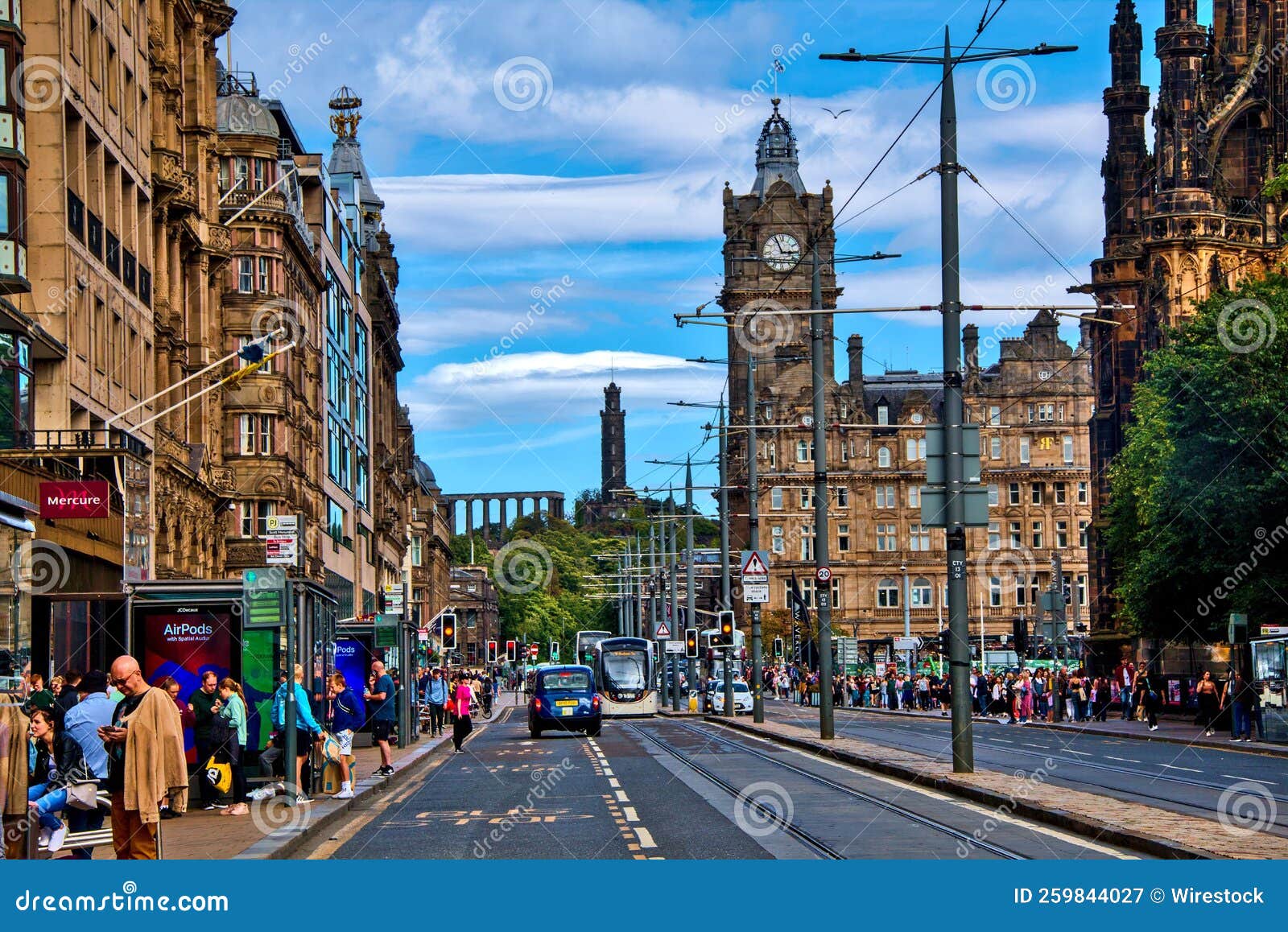 Streets of Edinburgh Filled with People and Beautiful Architecture ...