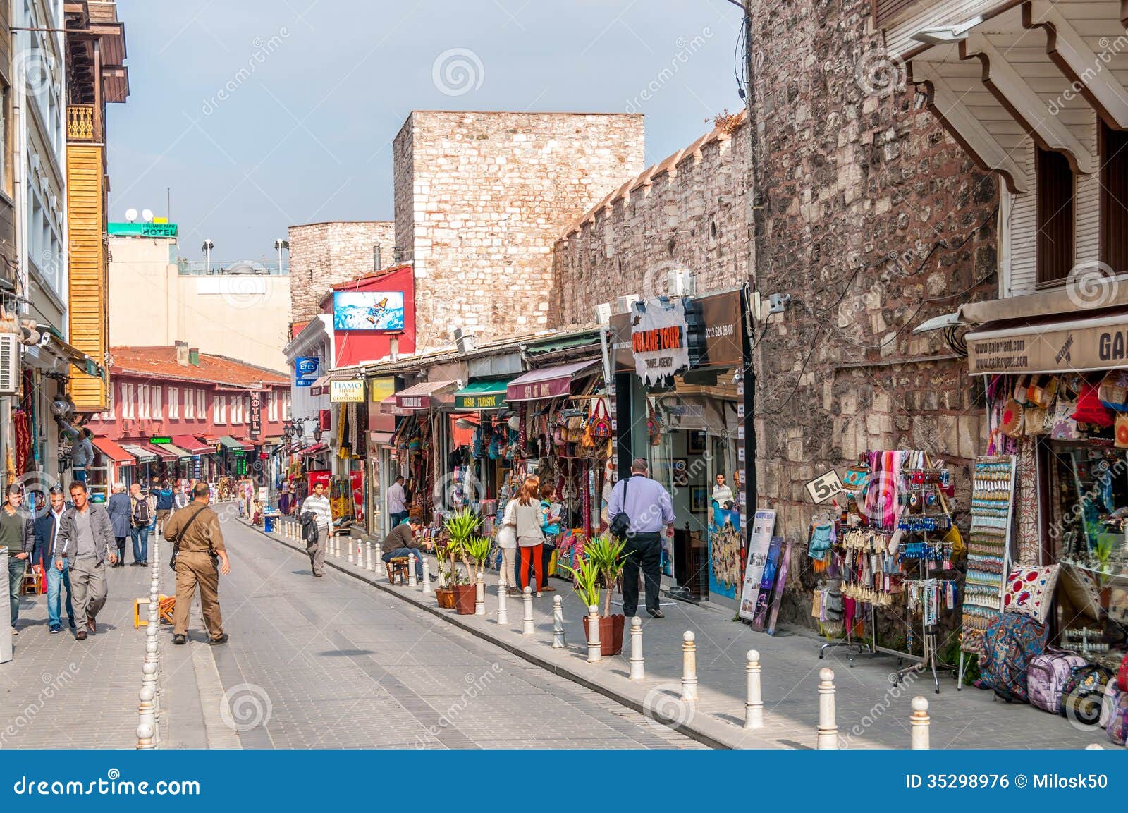 In the streets of Istanbul editorial photo. Image of istanbul - 35298976