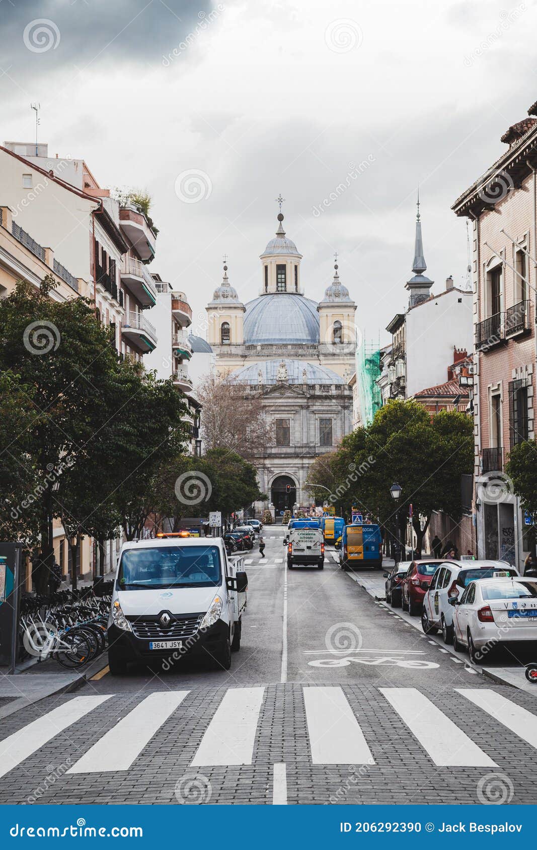 On the streets of Madrid editorial image. Image of center - 206292390