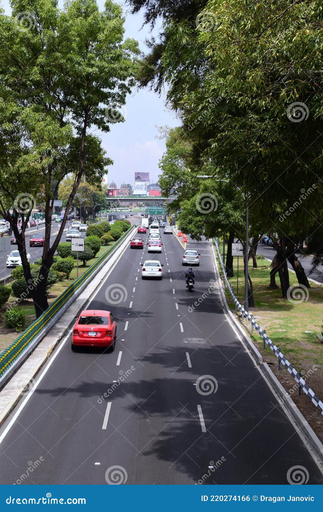Busy road in Mexico City editorial photo. Image of populous - 220274166