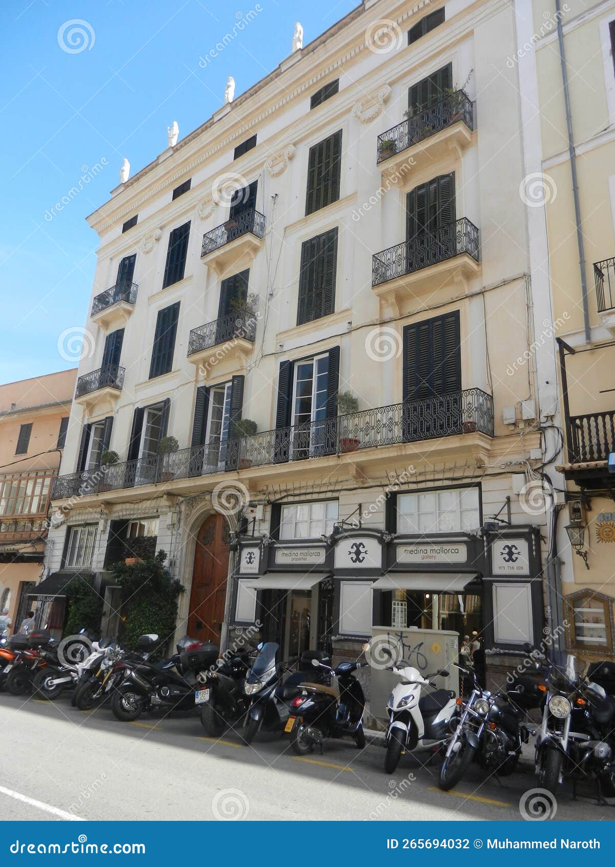 Streetscape in Florence editorial photography. Image of street - 265694032