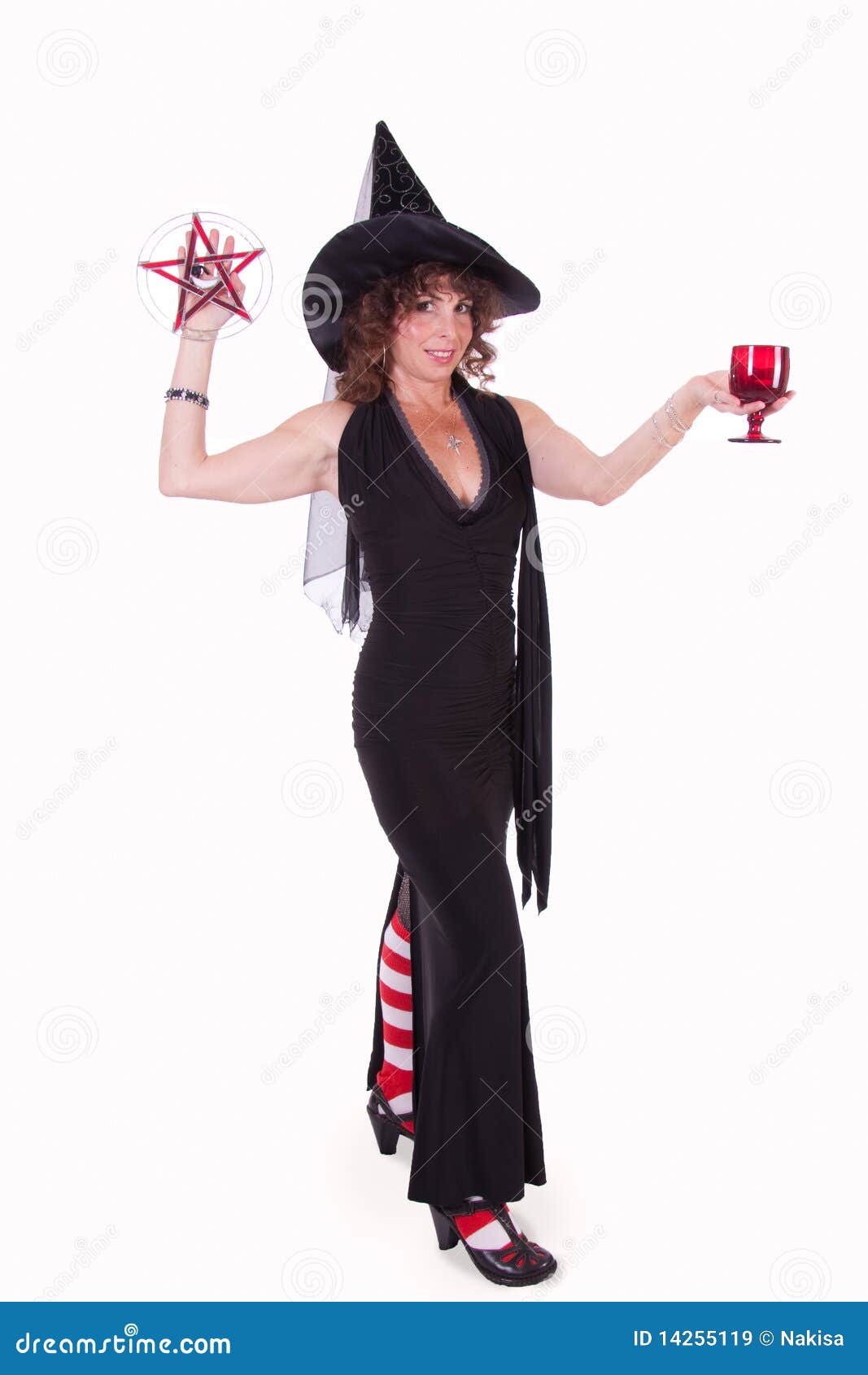 Strega Con I Simboli Di Wicca Immagine Stock - Immagine di wicca ...