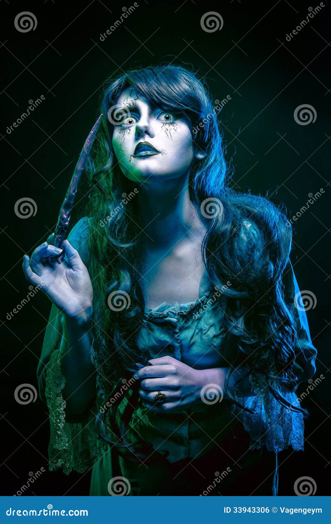 Strega E La Bacchetta Magica Fotografia Stock - Immagine di halloween ...