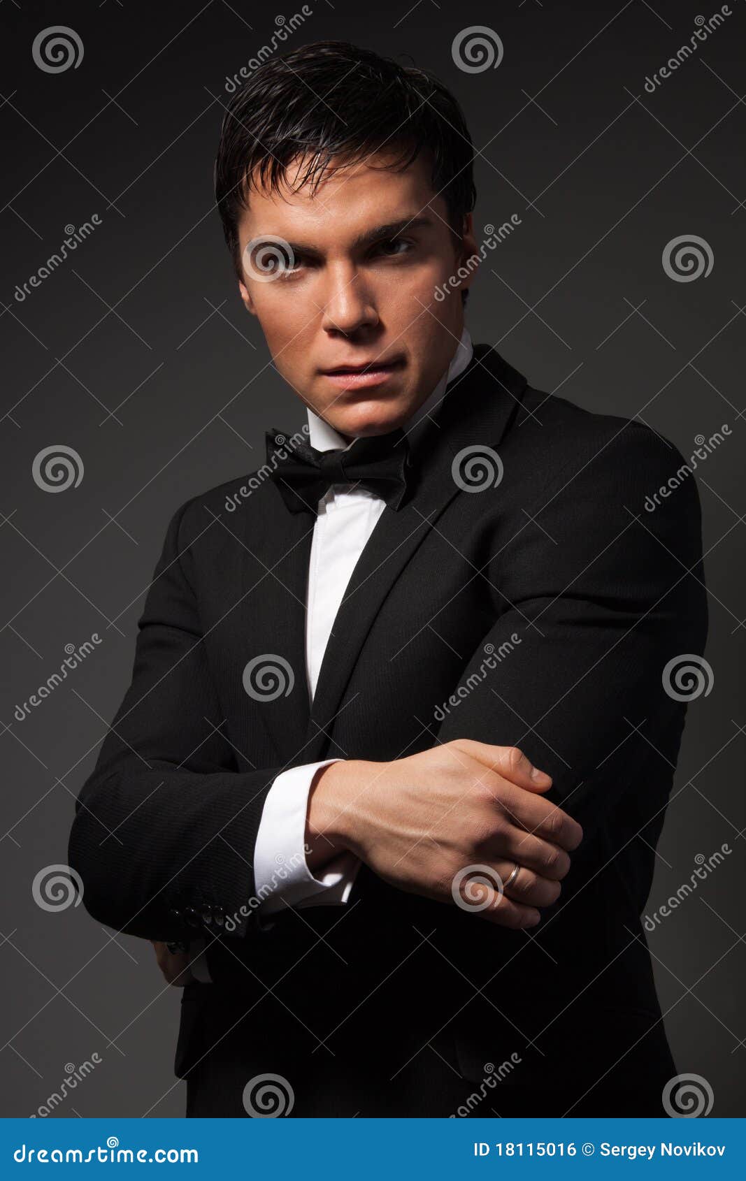 Strenger Mann stockfoto. Bild von kaukasisch, kostüm - 18115016