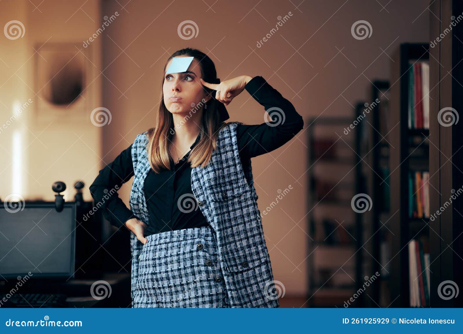 Woman with Sticky Note on Her Forehead Remembering Date Stock Image ...