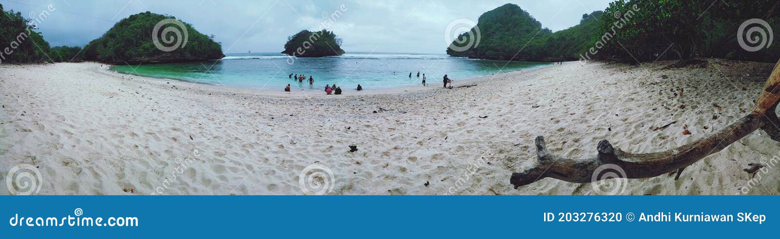 A stretch of beach stock photo. Image of expanse, peace - 203276320