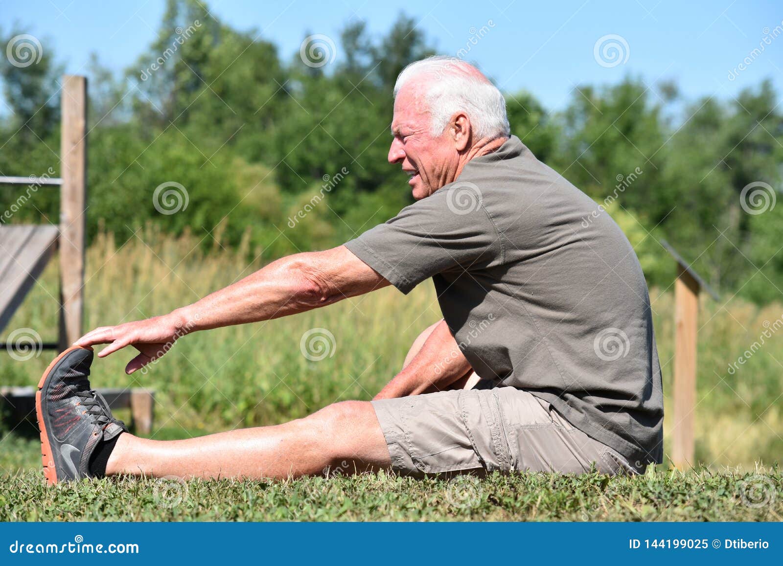 Stretching Army Male Veteran Stock Image - Image of stretch, soldiers ...