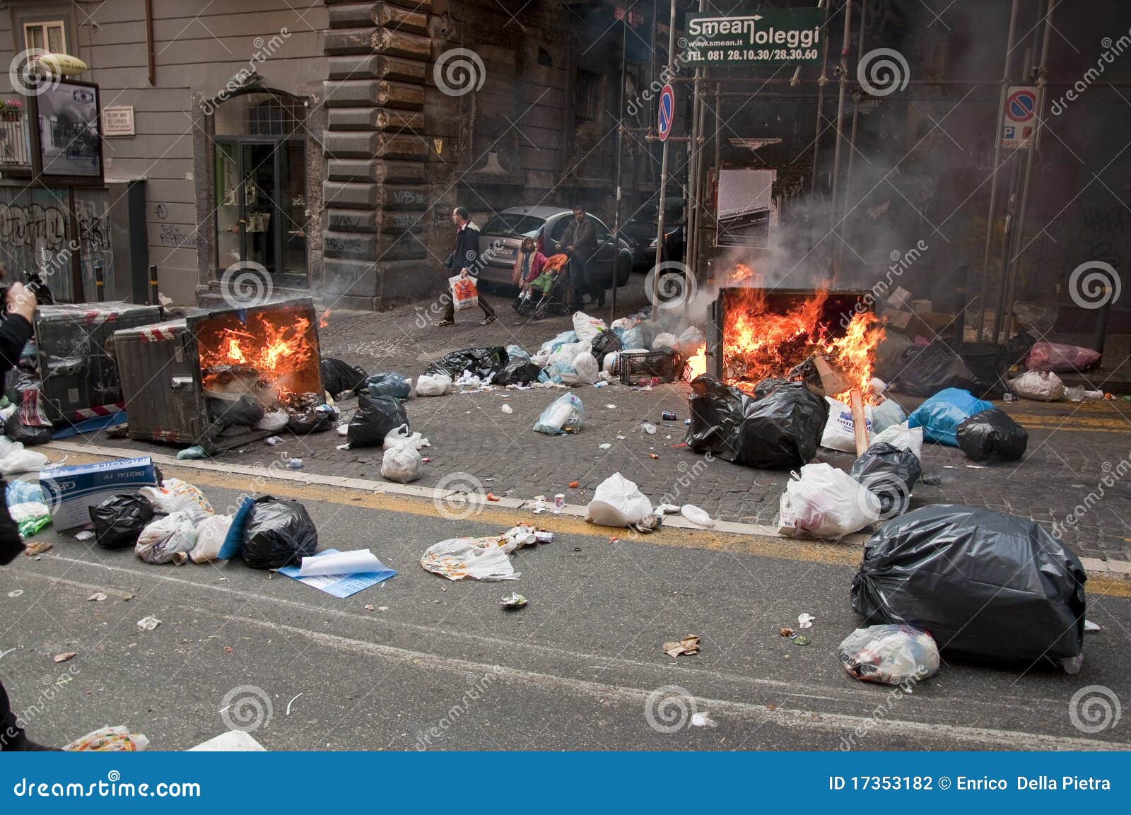 Strike in naples editorial photography. Image of people - 17353182