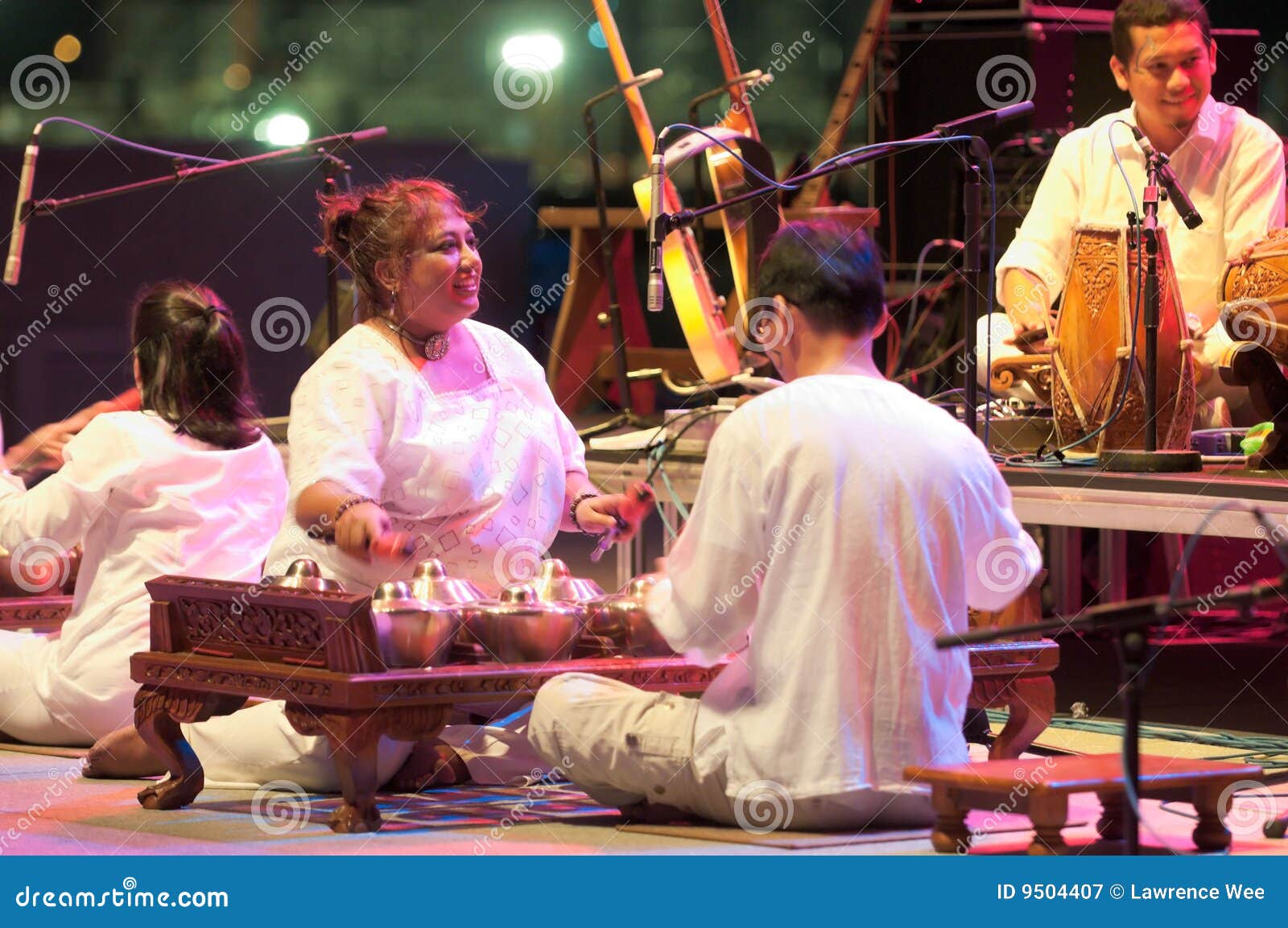 Striking the Bonang editorial photography. Image of music - 9504407