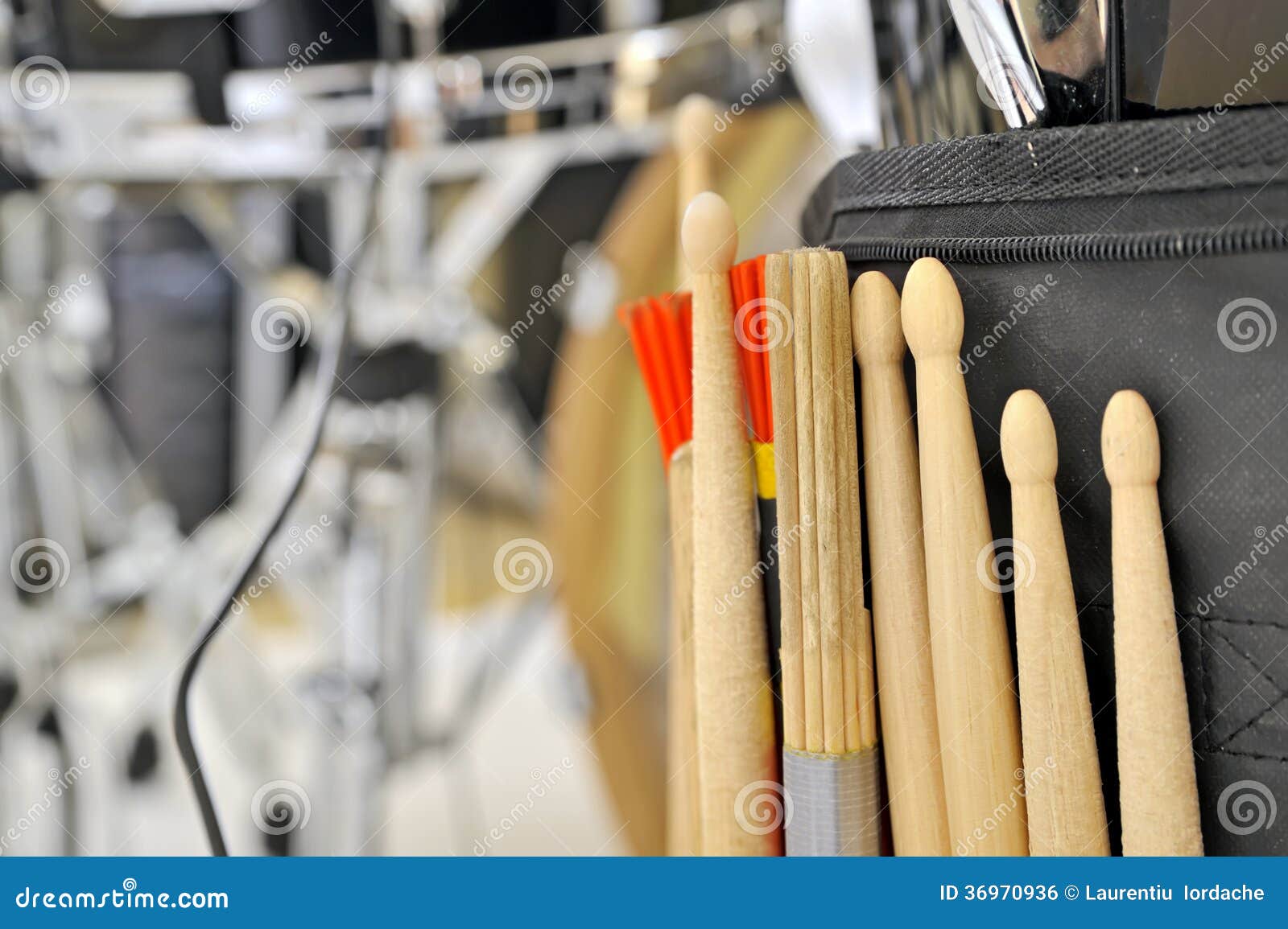 Striktrommel En Trommelstokken Stock Foto - Image of rots, macro: 36970936