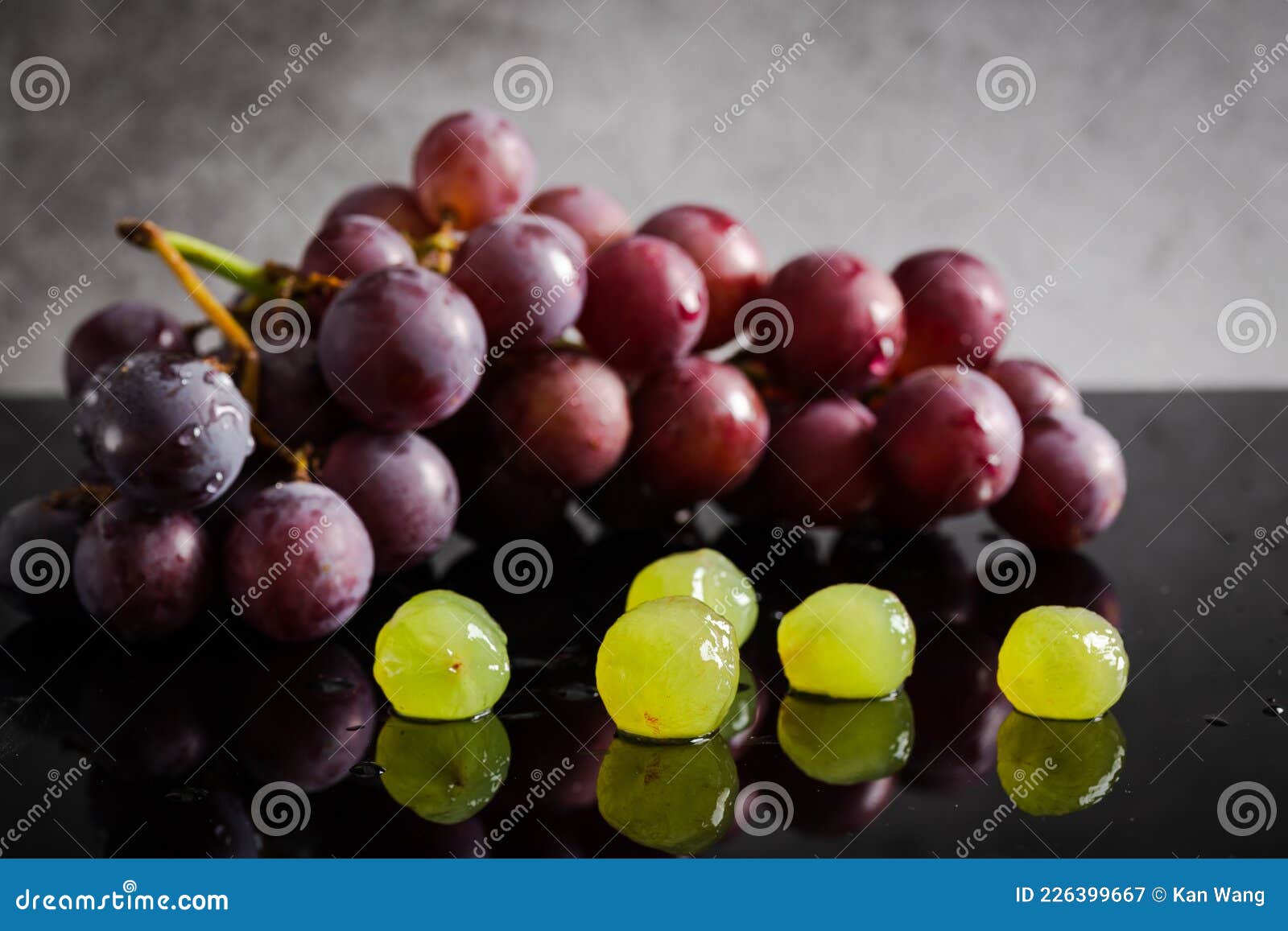 A String of Grapes on the Plate Stock Image - Image of fruits, juice ...