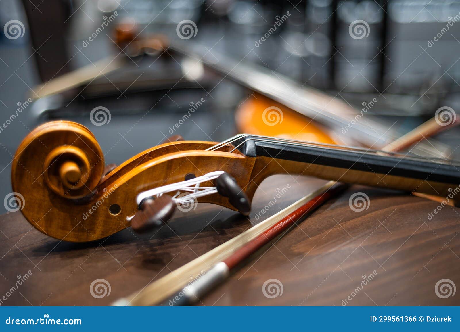 Cello Head Royalty-Free Stock Photo | CartoonDealer.com #33031815