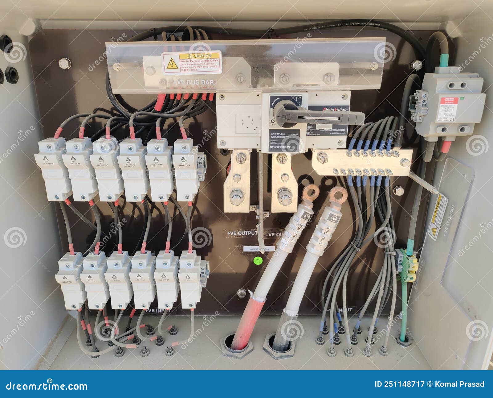 String Monitoring Box for Solar Module Connection and Power Evacuation ...