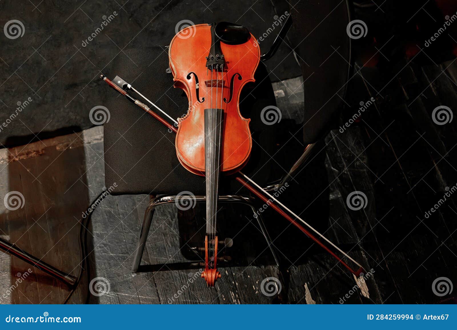 Stringed Instrument Violin Lies on a Chair in the Orchestra Pit Stock ...