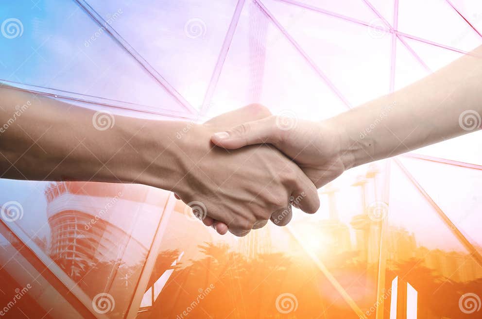 Stringere le mani fotografia stock. Immagine di cooperazione - 37068936