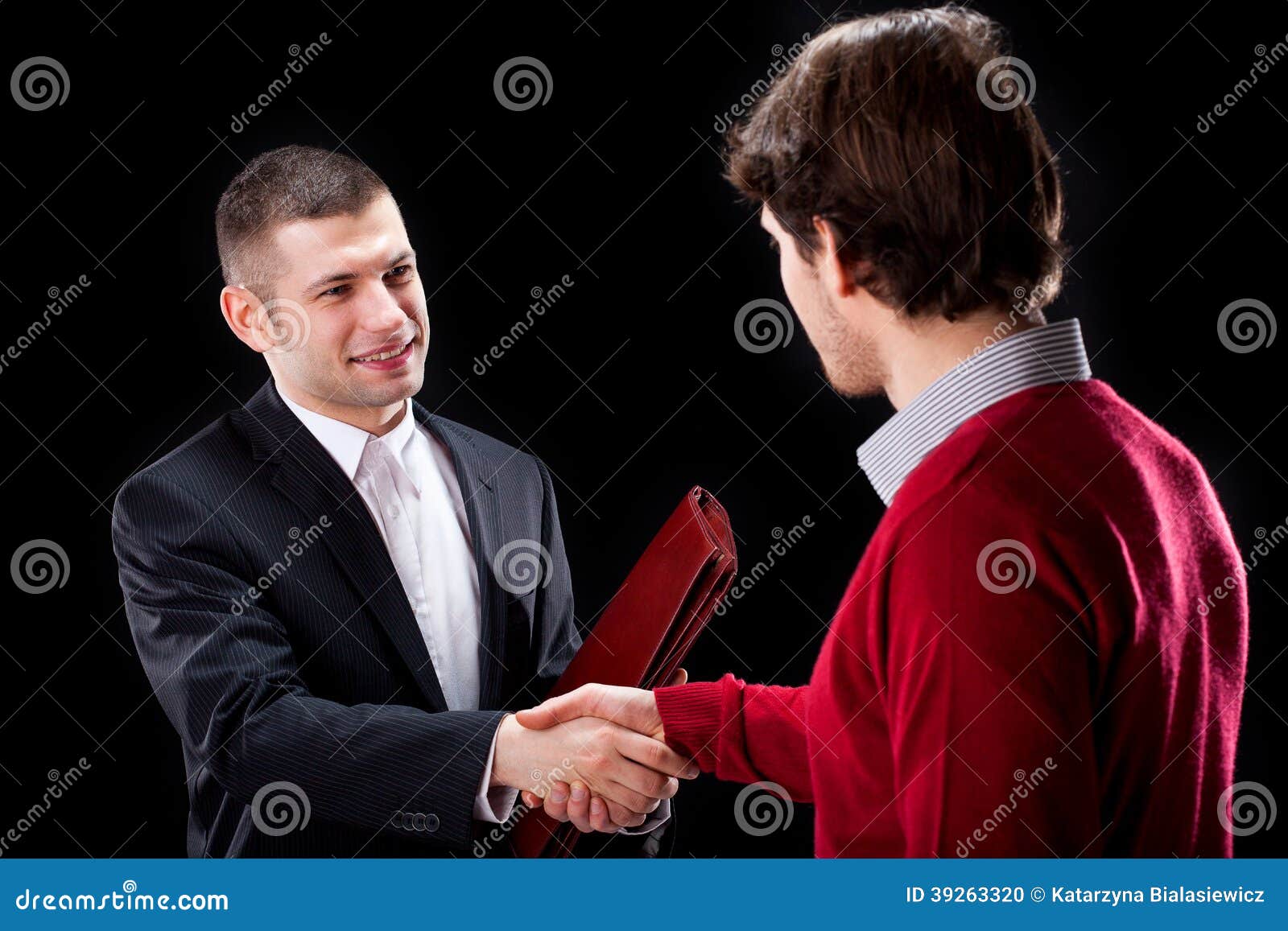 Stringere Le Mani Con Un Cliente Fotografia Stock - Immagine di ...