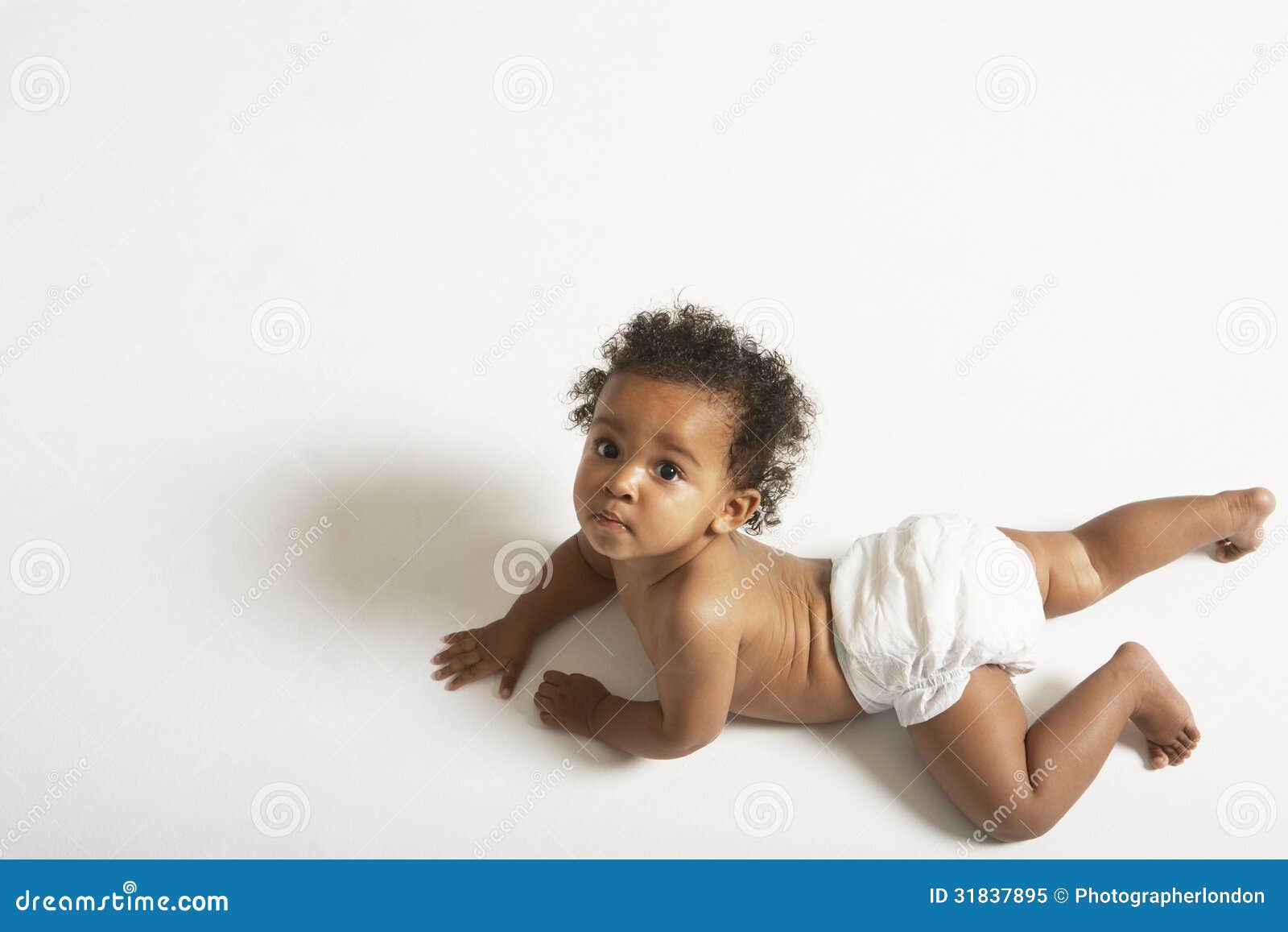 Strisciare Sveglio Del Bambino Immagine Stock - Immagine di ritratto ...