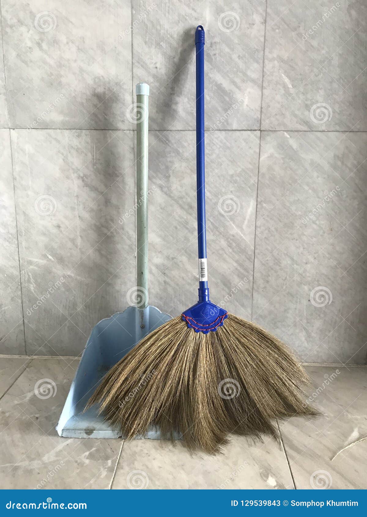 Stro Zachte Bezem Met Plastic Handvat Stock Afbeelding - Image of bezem ...