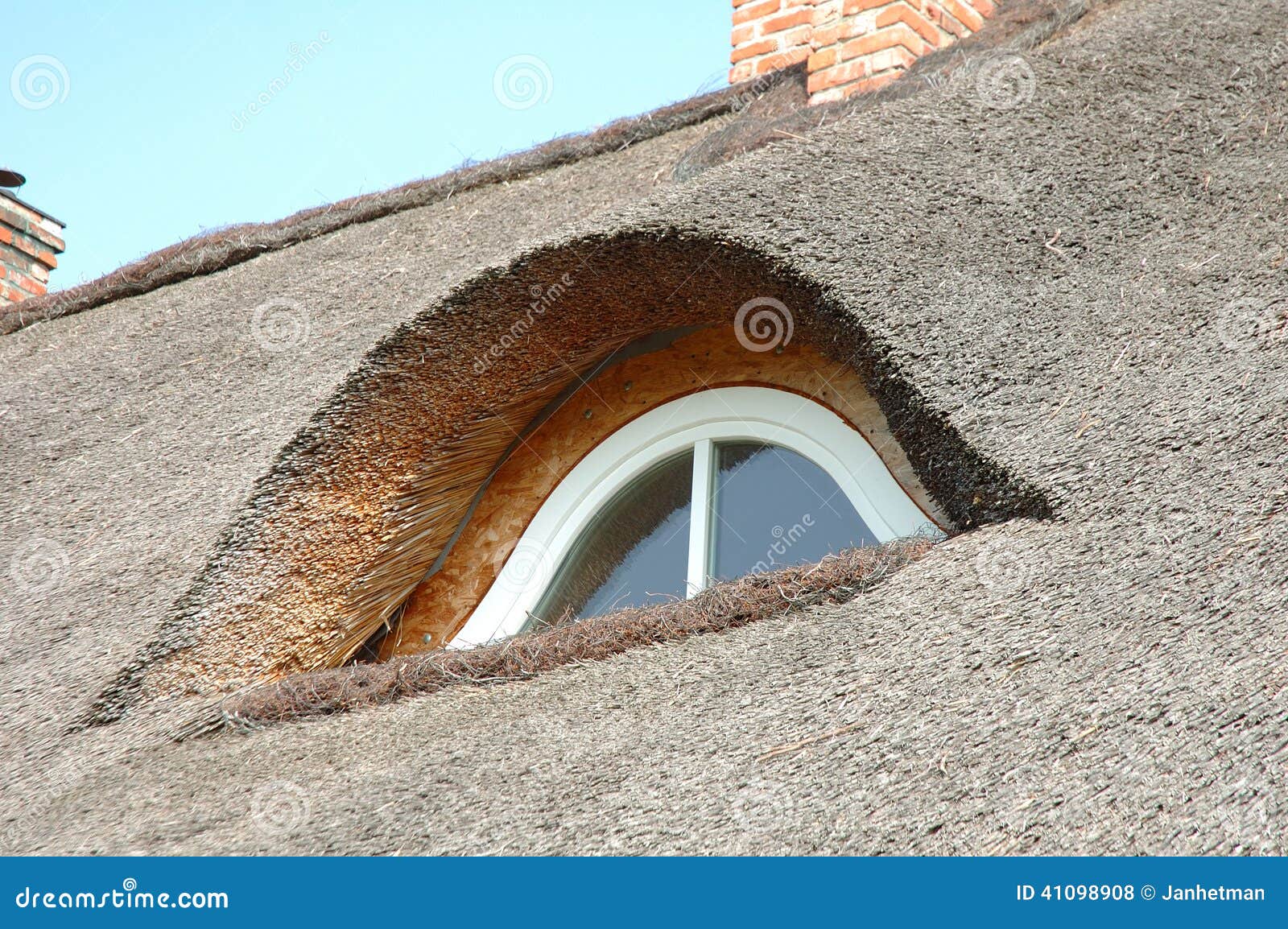 Strodak en schoorstenen stock foto. Image of gebouw, architectuur ...