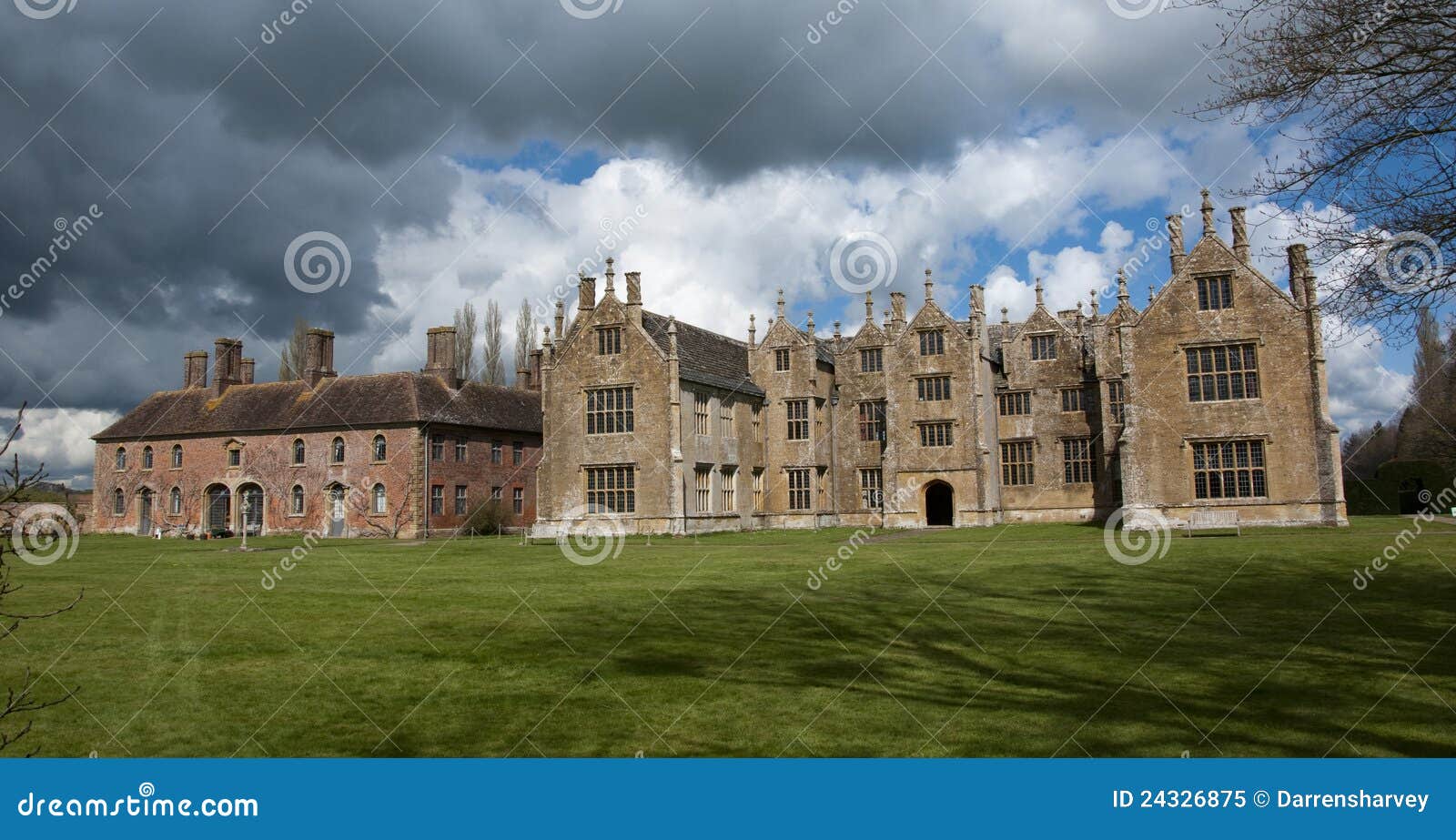 Strode House and Barrington Court Stock Image - Image of grass ...