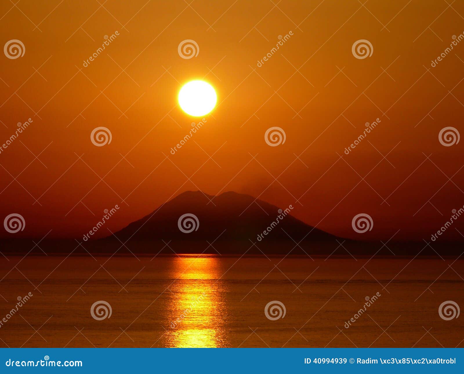 Stromboli in sunset stock image. Image of stromboli, volcano - 40994939