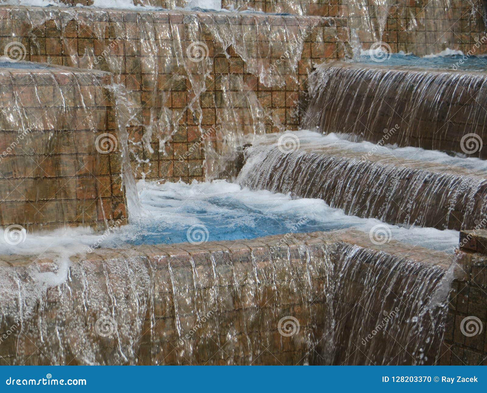 Stromend Water in Openbare Fontein Stock Foto - Image of tamper ...